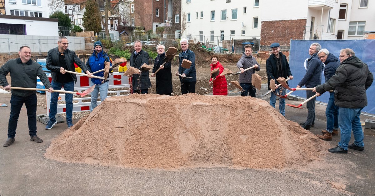 Erster Spatenstich für den Neubau eines Stadt- und Kreisarchivs in Bad ...