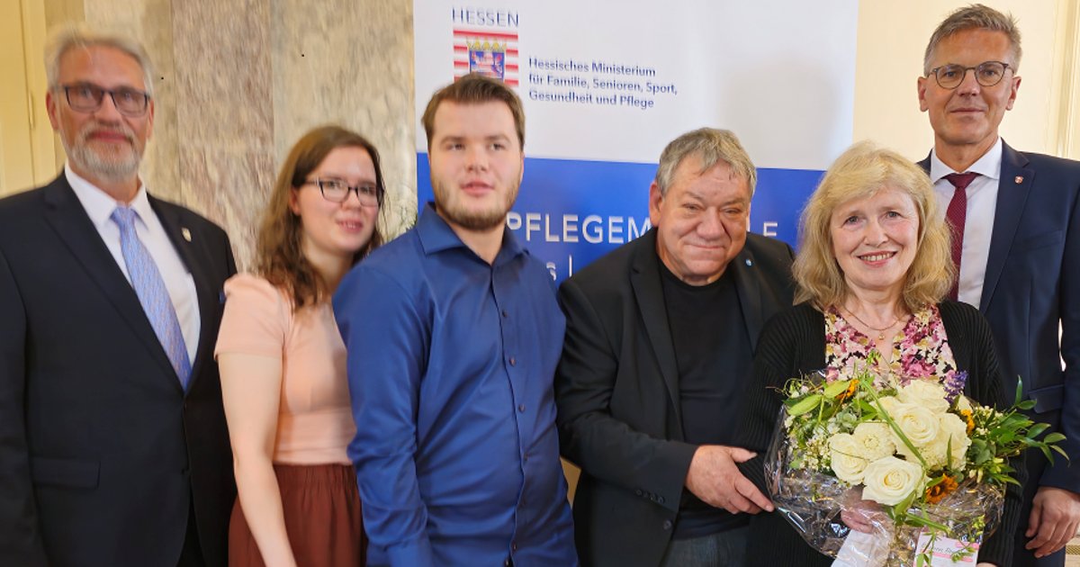 Anke Frieda Kraft erhält Pflegemedaille des Landes Hessen | Landkreis ...